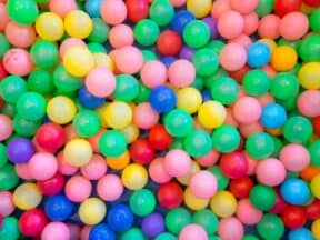 How to Throw a Candyland Theme Party (Food & Decor)