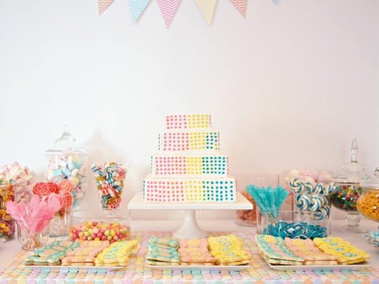 How to Throw a Candyland Theme Party (Food & Decor)